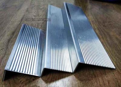 Cina Scala commerciale di acciaio inossidabile che fiuta per le scale concrete 45x25mm PVD ricoperti in vendita