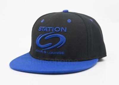 Cina Berretti da baseball all'aperto di Snapback di sport della visiera per gli uomini, neri con il bordo blu in vendita