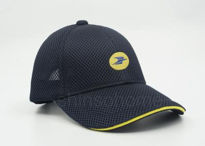 Cina Il piano regolabile ricama i cappelli della maglia del camionista con l'etichetta di lavaggio, visiera del panino in vendita