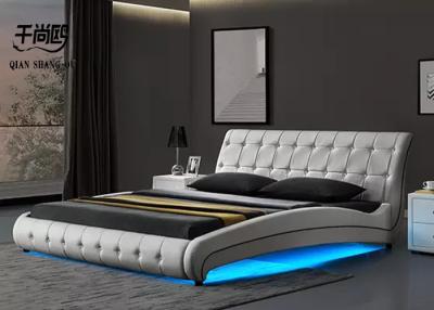 Chine Lit en cuir européen de LED, lit de taille de Crystal Buckle Luminous Soft King à vendre