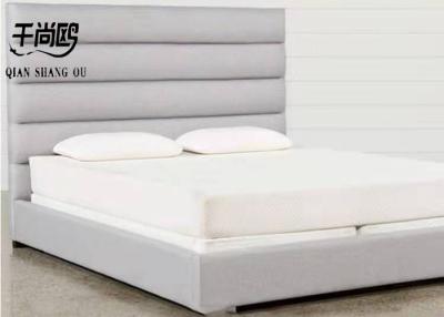 Chine Conception moderne Grey Leather Platform Bed orné de bonne qualité à vendre
