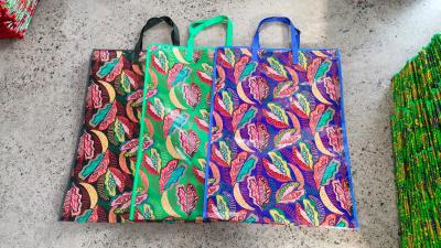 China Custom PP Woven Shopping Bag with Eco-Friendly Ink 10kg Capacity for sale