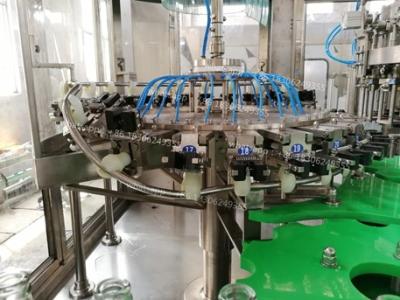 中国 ビールのための1単位に付き自動ガラス ビンの充填機3つは/飲み物を炭酸塩化しました 販売のため