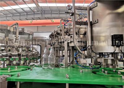 Cina la macchina di rifornimento dell'acqua frizzante 4000BPH/cola del coke ha carbonatato il riempitore della bottiglia di vetro della bevanda in vendita
