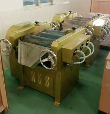 China 200mm diameter Three Roller Mill / Three Roll Grinding Mill For Printing Ink pigment for sale