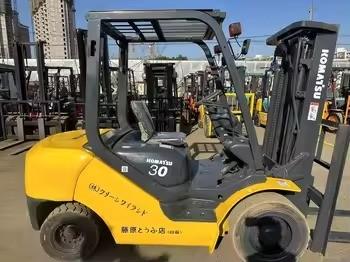 중국 일본에서 사용 된 코마쓰 FD30 3 톤 디젤 포크리프트 4D94LE 엔진 모델 판매용