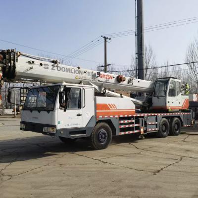Κίνα 25-50 τόνους Κράνοι για όλα τα εδάφη 6x4 Χρησιμοποιούμενα Μηχανήματα Κινητό φορτηγό Κράνος Υδραυλική βαλβίδα προς πώληση