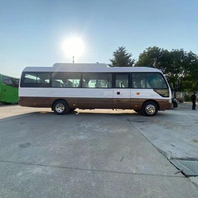 중국 LHD RHD 30 좌석 70L 연료 탱크와 4500-6700ml 배포량 토요 타 코스터 버스 판매용
