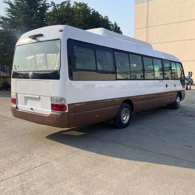 중국 LHD RHD 30 좌석 70L 연료 탱크와 4500-6700ml 배포량 토요 타 코스터 버스 판매용