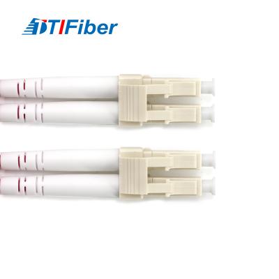 중국 FTTH 옵틱 두 부분으로 된 OM4 섬유 패치 코드 케이블 다중 모드 판매용