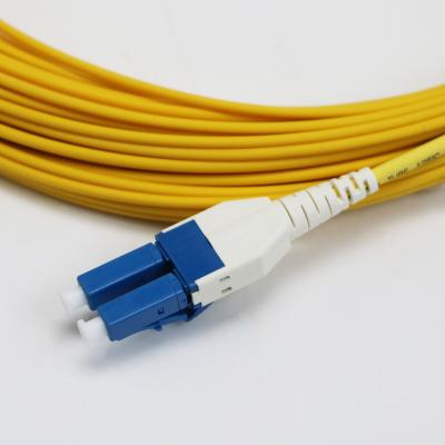 China Kabellengte 1M LC Uniboot Duplex Singlemode G657.A1 BendInsensitive Zip Duplex 2mm LSZH Low Loss 0,15dB Fiber Patch Cord Te koop
