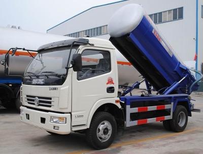 Cina Camion fecale di aspirazione delle acque luride di Dongfeng 4x2 con trivellazione a getto del pulsometro dell'ITALIA la piccola 5000L Sewel in vendita