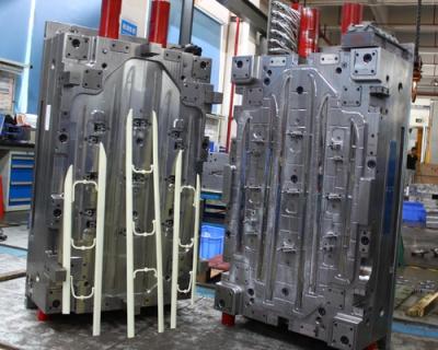 中国 自動車製品と部品のための大サイズ1000Tプラスチック注射模具 販売のため