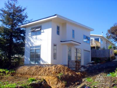 China Casas de campo de aço da luz modular moderna da área pequena da casa pré-fabricada com de três quartos à venda