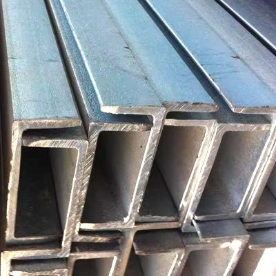 Κίνα Q235/Q345/SS400/ST37-2/ST52 Προσαρμοσμένο 6m μήκος διάτρητο ατσάλι U κανάλι με διαστάσεις προς πώληση