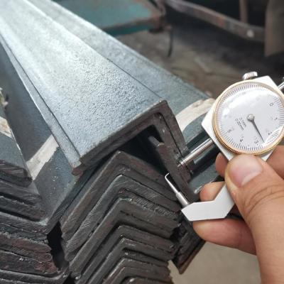 Chine Le roulement à chaud et le polissage de l'acier à angle de 45 degrés d'angle égal de carbone de l'acier de fer facturation par poids théorique à vendre