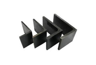 Chine Bords lisses de la série Q195-Q420 AISI 1045 en acier laminé à chaud à angle égal Barre de fer Taille 250x250x25 pour les conceptions de porte principale à vendre