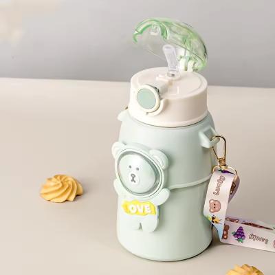 Chine Coupe d'eau à la paille pour enfants avec isolation thermique à sangles à vendre