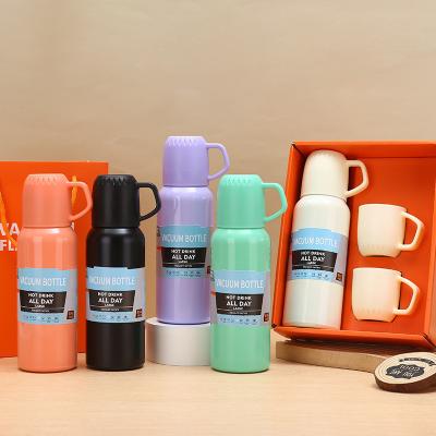 Chine Ensemble cadeau de tasse d'eau à vide en acier inoxydable à trois couvercles à vendre