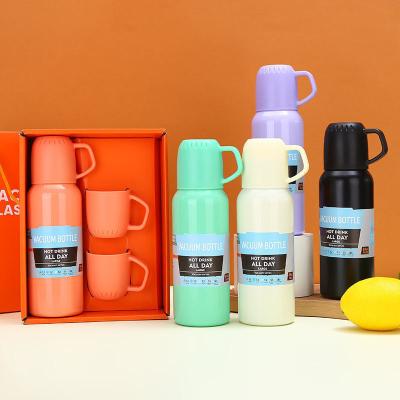 Chine Ensemble cadeau de tasse d'eau à vide en acier inoxydable à trois couvercles à vendre