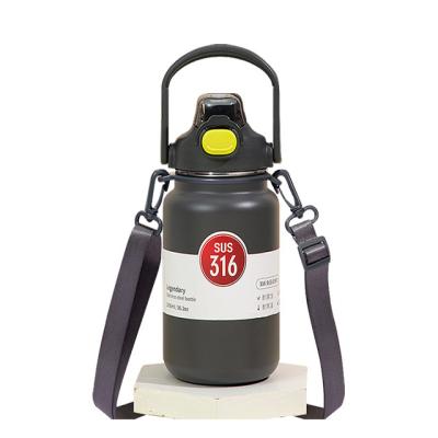 Chine Bouteille isolée de 1300 ml pour l'eau chaude à vendre