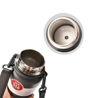 Chine 2023 Bouteille isolée de dessins animés de mode portable pour enfants Logo personnalisé 1300ml à vendre