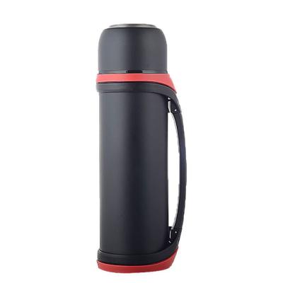 Chine Conception sportive Grande capacité 2QT 64 oz Bouteille isolée sous vide avec tasse pour boissons chaudes à vendre