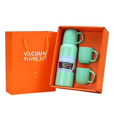 Chine Ensemble cadeau d'affaires sur mesure 550 ml bouteille isolée sous vide en acier inoxydable avec 3 couvercles à vendre