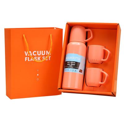 Chine Ensemble cadeau d'affaires sur mesure 550 ml bouteille isolée sous vide en acier inoxydable avec 3 couvercles à vendre