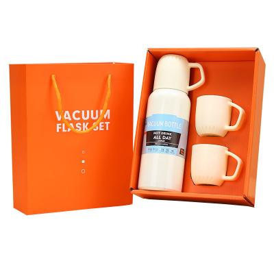 Chine Ensemble cadeau d'affaires sur mesure 550 ml bouteille isolée sous vide en acier inoxydable avec 3 couvercles à vendre