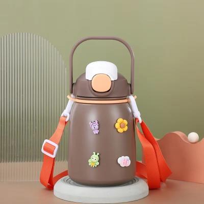 Chine Design de dessins animés 800ml Grand ventre Coupe isolée enfant mignon bouteilles sous vide Thermos avec paille à vendre