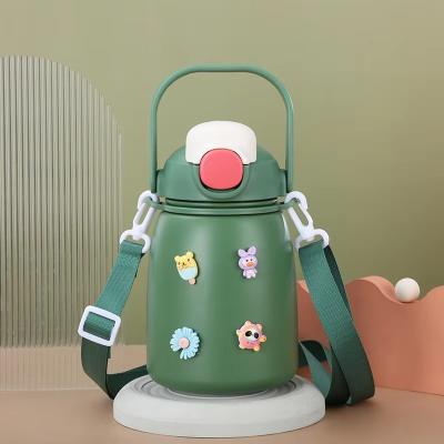 Chine Design de dessins animés 800ml Grand ventre Coupe isolée enfant mignon bouteilles sous vide Thermos avec paille à vendre