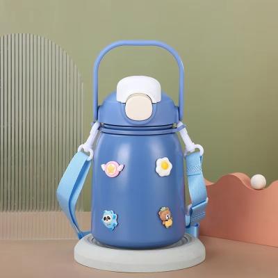 중국 방열 스테인레스 스틸 물병 800ml 용량 플립 톱 뚜?? BPA 없는 짚과 함께 판매용