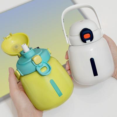 Chine Bouteille d'eau isolée en acier inoxydable personnalisée pour les écoliers 450ml Capacité réutilisable à vendre