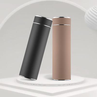 Chine Affichage de température intelligent Bouteille d'eau avec filtre à thé 500 ml Boisson directe à vendre