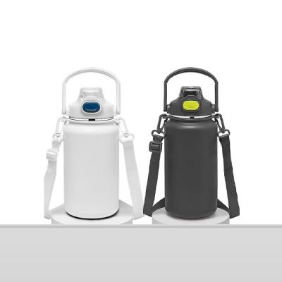 Chine Bouteille d'eau en acier inoxydable à double paroi de 1300 ml isolée sous vide pour une tasse de voyage pour enfant à vendre