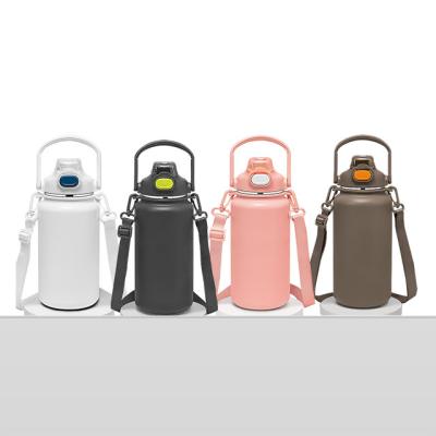 Chine Bouteille d'eau en acier inoxydable à double paroi de 1300 ml isolée sous vide pour une tasse de voyage pour enfant à vendre