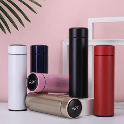 Chine Bouteille d'eau isolée à vide en acier inoxydable classique à vendre
