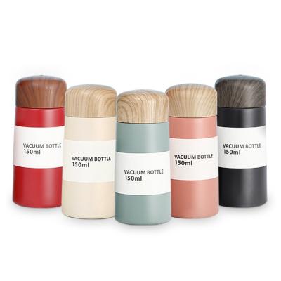 Chine Bouteille d'eau à double paroi en acier inoxydable à grain de bois mini pour une couleur personnalisée à vendre