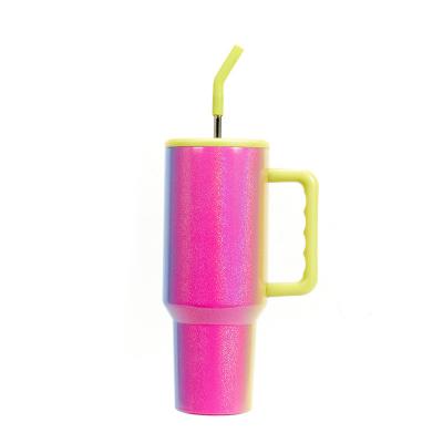 Chine Une bouteille d'eau sportive de 40 oz avec poignée et paille est votre partenaire de fitness ultime. à vendre