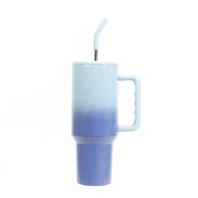 Chine Une bouteille d'eau sportive de 40 oz avec poignée et paille est votre partenaire de fitness ultime. à vendre
