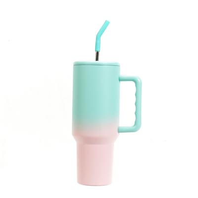 Chine Une bouteille d'eau sportive de 40 oz avec poignée et paille est votre partenaire de fitness ultime. à vendre
