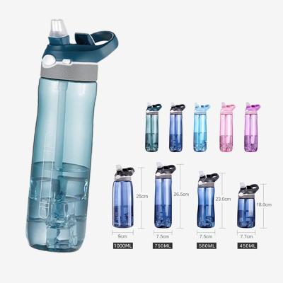 Chine Bouteille d'eau de 750 ml pour voyages sportifs en plein air avec marqueur d'heure et silicone alimentaire Tritan à vendre