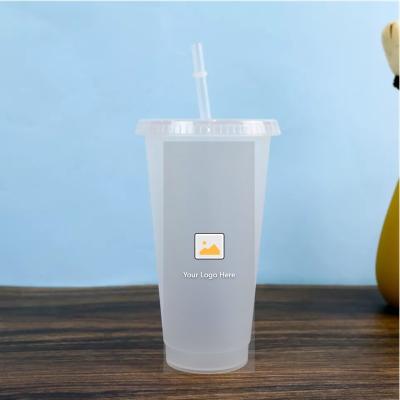 Κίνα 710ml καθαρό μπουκάλι νερού 24oz πλαστικό tumblers με κάλυμμα και άχυρο για την περίσταση του πάρτι προς πώληση