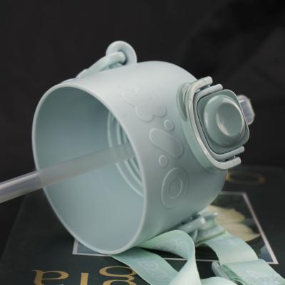 Chine Bouteille d'eau en plastique pour activités extérieures et intérieures à vendre