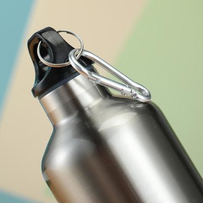 Chine 500 ml 750 ml à double paroi en acier inoxydable aspirateur salle de sport bouteille d'eau isolée tasses à vendre