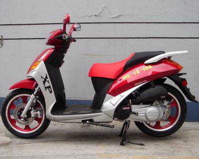 Chine 16 l'air forcé adulte de Cvt de frein de Brum d'arrière du scooter 150cc de gaz de pneu de pouce a refroidi le moteur à vendre