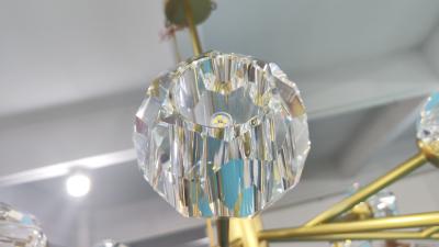Cina Candelabro a sfera di cristallo rotondo personalizzato per montaggio al soffitto interno in vendita