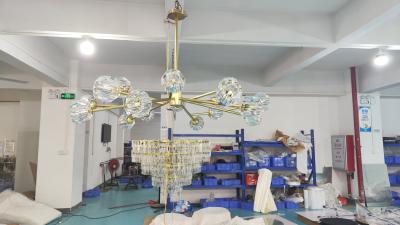 Cina Candelabro a sfera di cristallo rotondo personalizzato per montaggio al soffitto interno in vendita