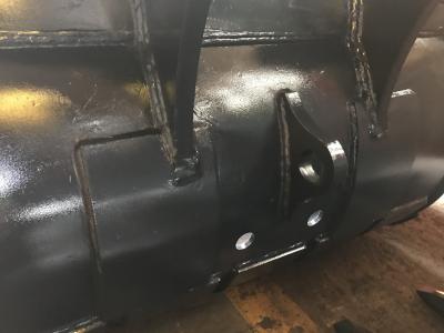 China Hardox400 Bagger Bergbau Eimer Neues Q355/NM400 angepasstes Gewicht zu verkaufen